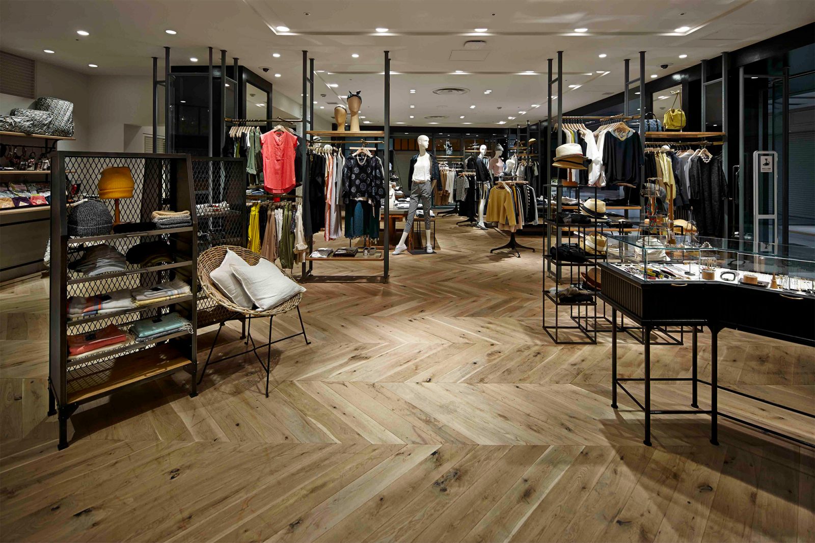 BEAUTY & YOUTH Women’s Store｜WORKS｜GRAMME INC.